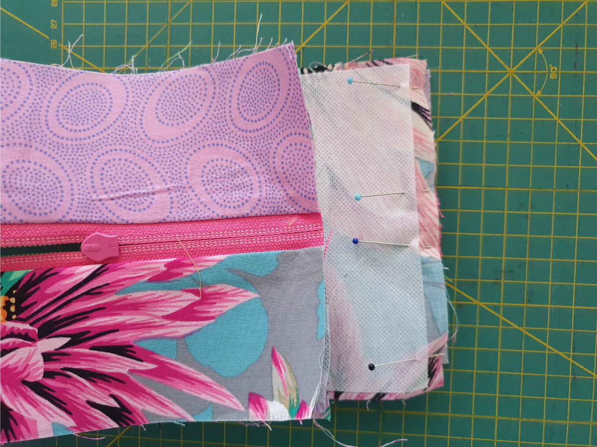 Kaffe Fassett colorful, round Zipper Bag - BERNINA