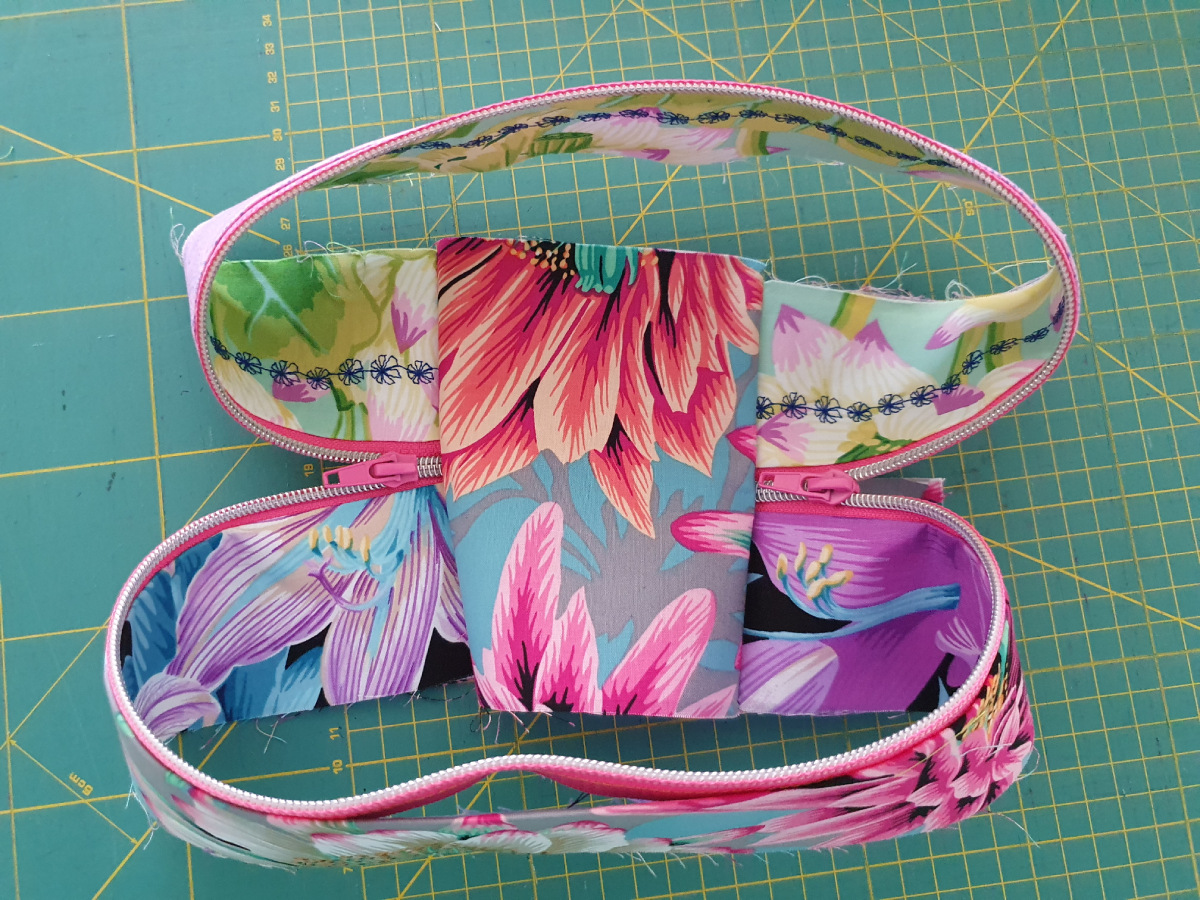 Kaffe Fassett colorful, round Zipper Bag - BERNINA