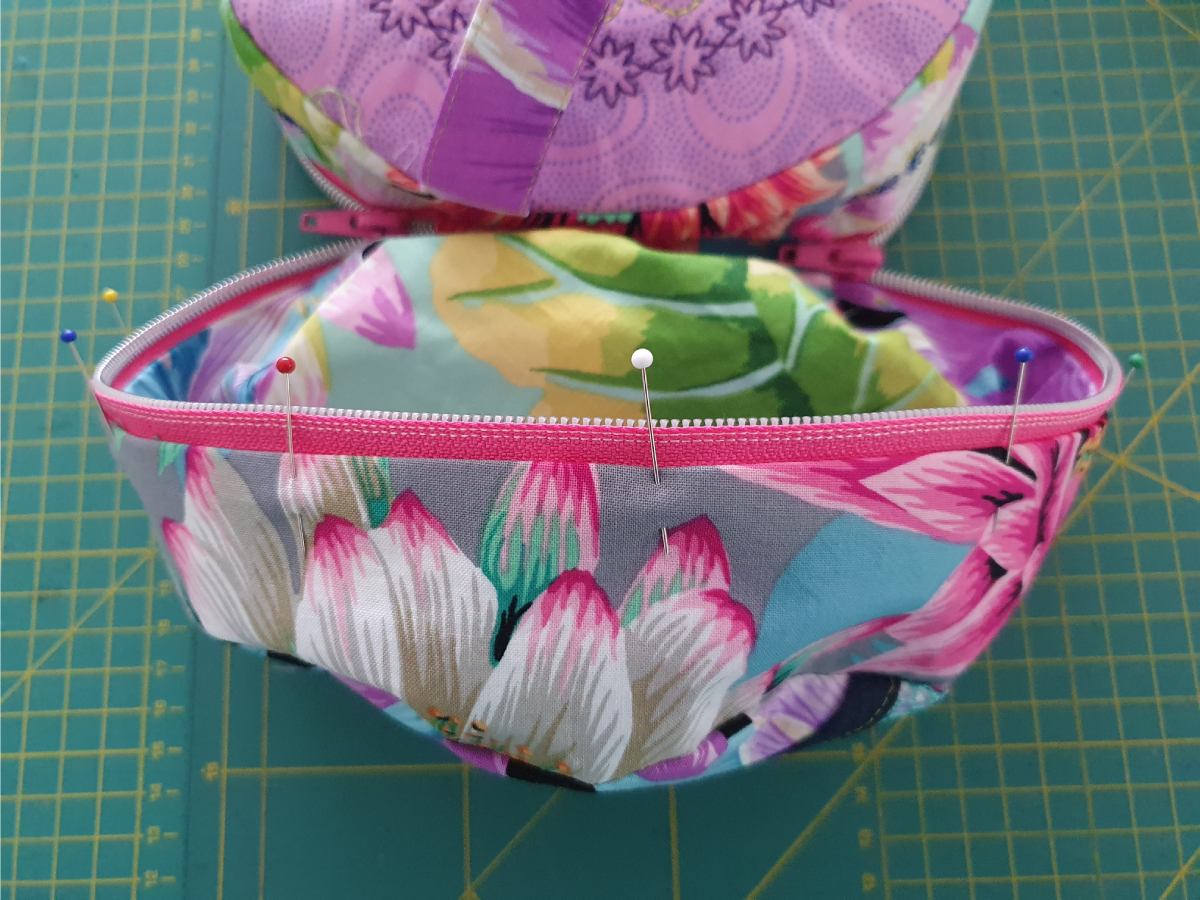Kaffe Fassett colorful, round Zipper Bag - BERNINA