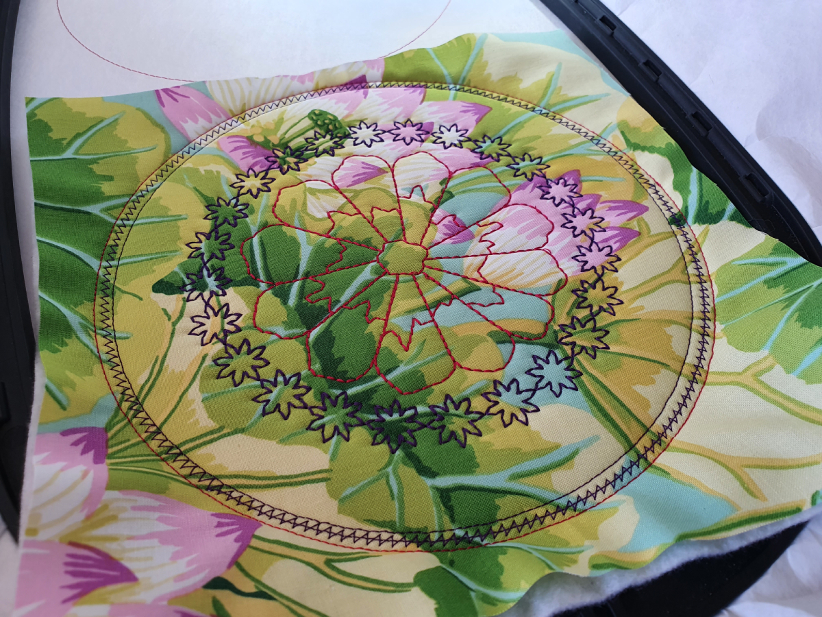Kaffe Fassett colorful, round Zipper Bag - BERNINA