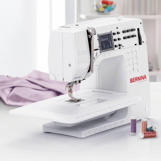 BERNINA 325 - Small sewing machine, but a big deal - BERNINA