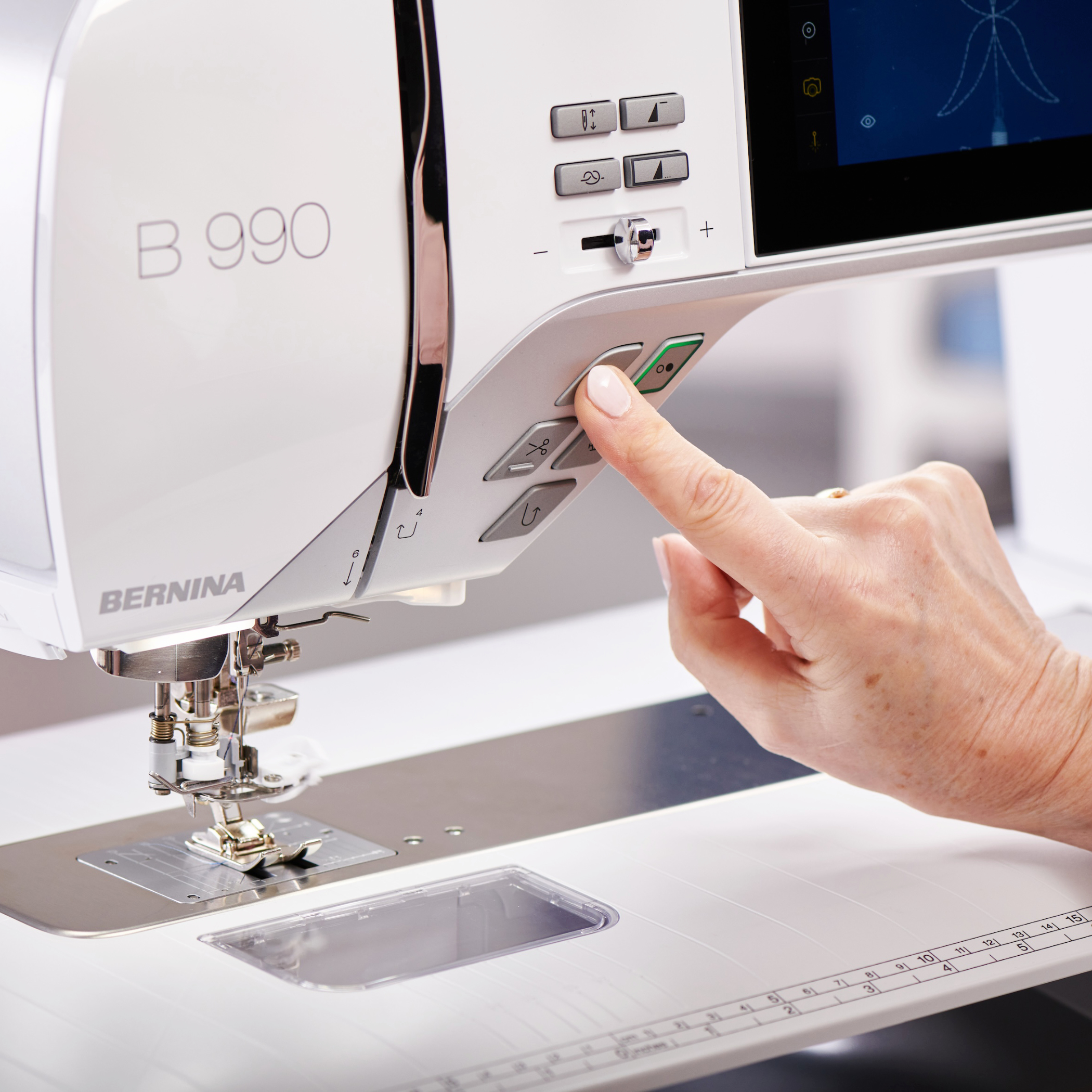 BERNINA 990: Create your Magic - BERNINA