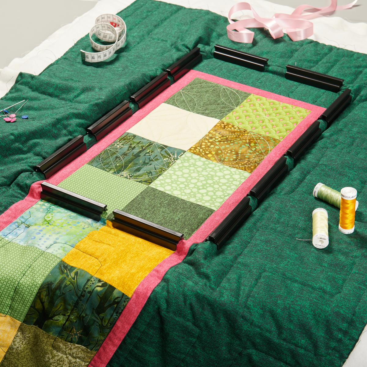 Medium Border Clamp Embroidery Hoop - BERNINA